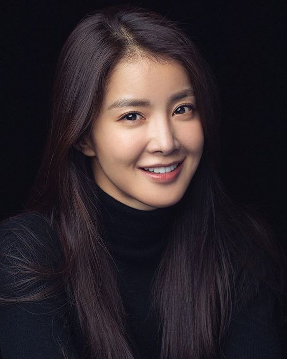 Lee Si-young: Wiki, Career, Awards, 5 Fun Facts & More - KDrama Live